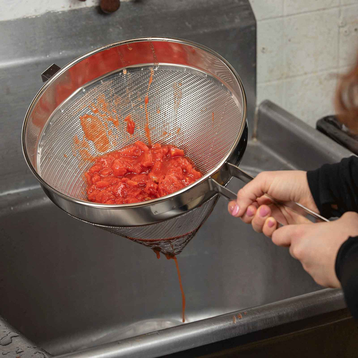 Tablecraft 1712 12" Fine China Cap Strainer 6 Qt